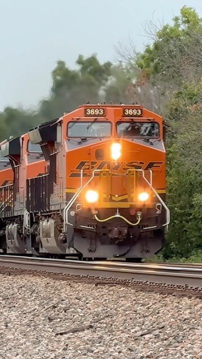 Tier 4 leads BNSF Manifest train w/ H3 Dash 9! #bnsfrailway #bnsf #bnsftrains - YouTube