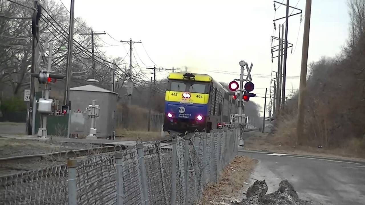 LIRR: DE30AC #405 Shows Bayport What It's Like To 14L & Low-High - YouTube