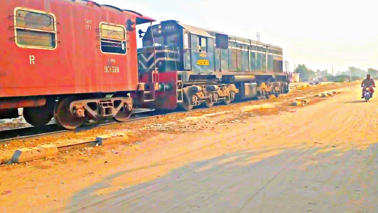 GMCU15 4906 Working as Banker Locomotive with Goods Train RGE 5210 ...