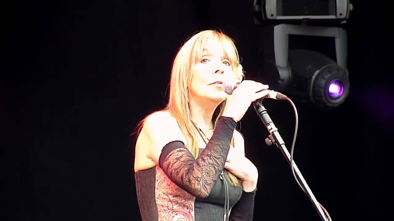 Charlie Dore - His Wife @ Cropredy Festival 2011 - YouTube