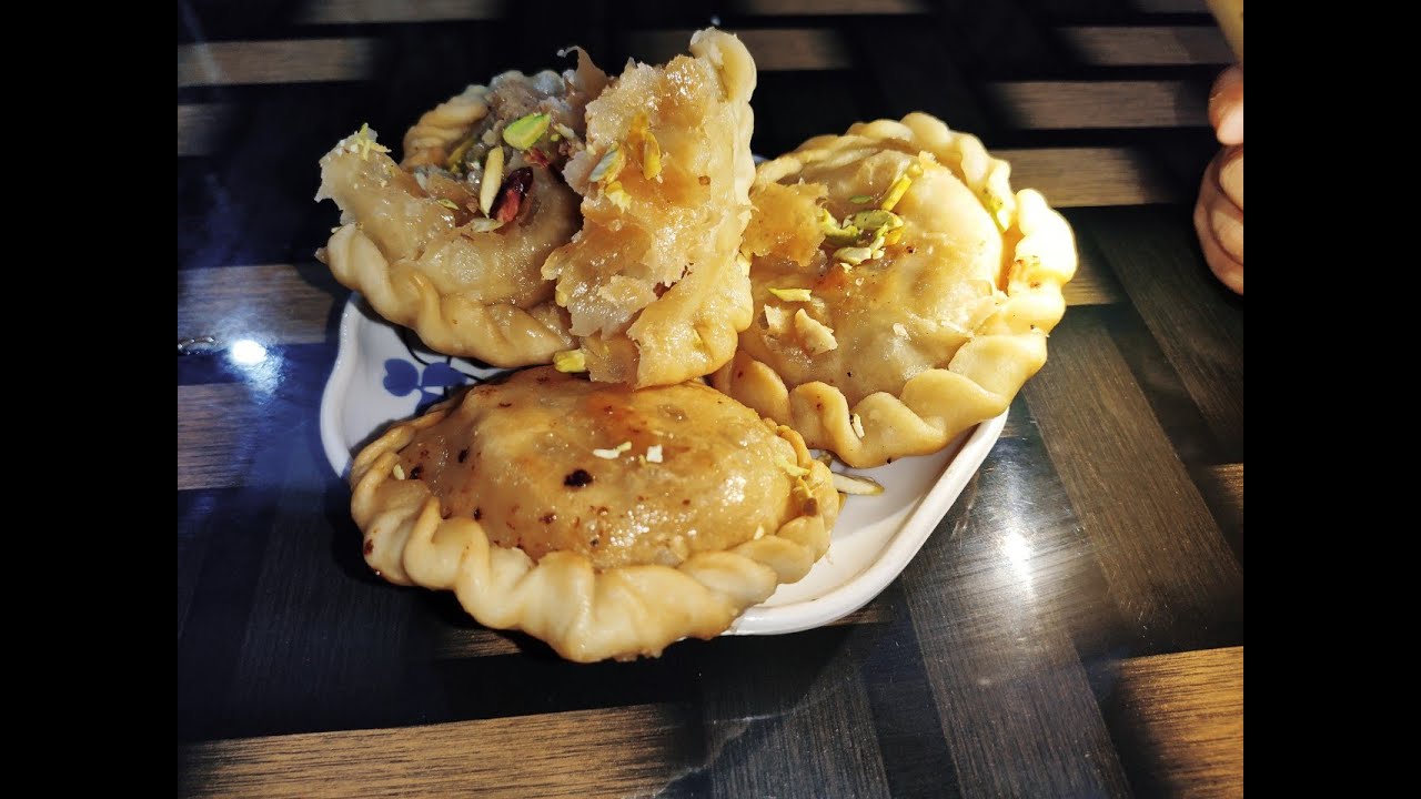 Chandrakala Recipe in Hindi || Chandrakala Sweet Recipe (Bihari ...