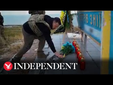 Zelensky defiantly visits Snake Island to mark 500th day of Ukraine war