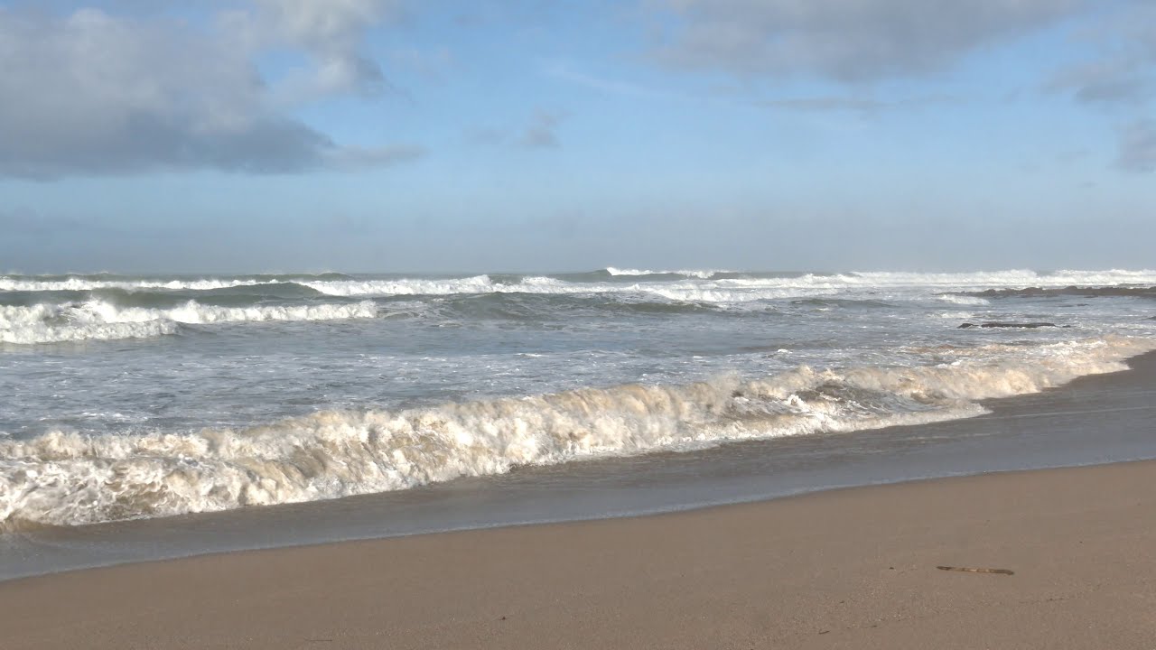 🌊 Ocean Waves Crashing on the Beach During in the Morning - Relaxing ...