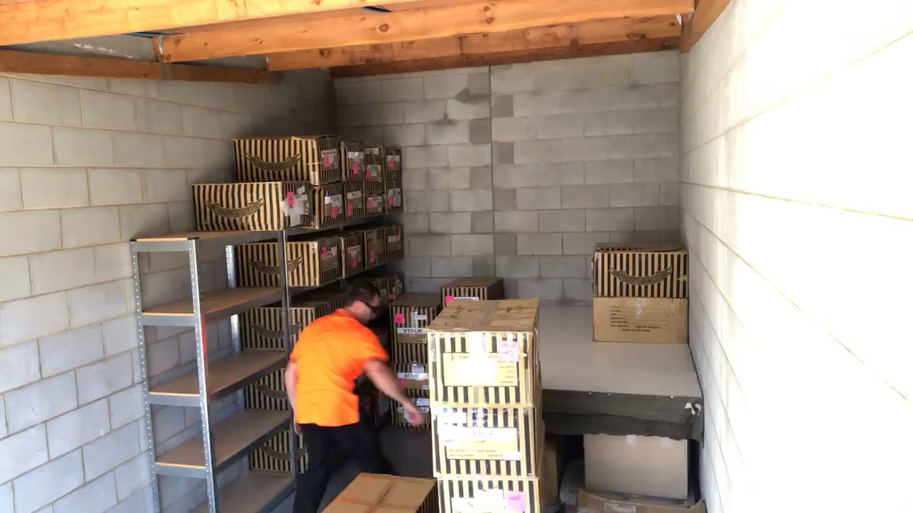 Fast and Efficient Box Loading - YouTube
