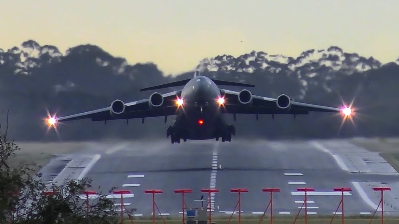 INCREDIBLE RAAF Boeing C-17 Globemaster HEAD-ON Takeoff Melbourne ...