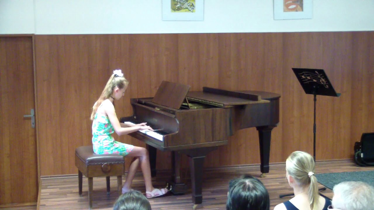 10 Michaela Hollá - YouTube