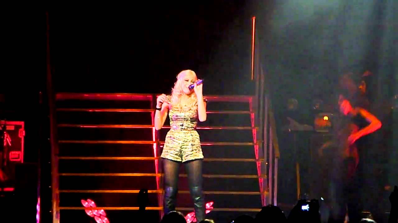 Pixie Lott - Turn It Up @ Clyde Auditorium in Glasgow 24/11/10 - YouTube