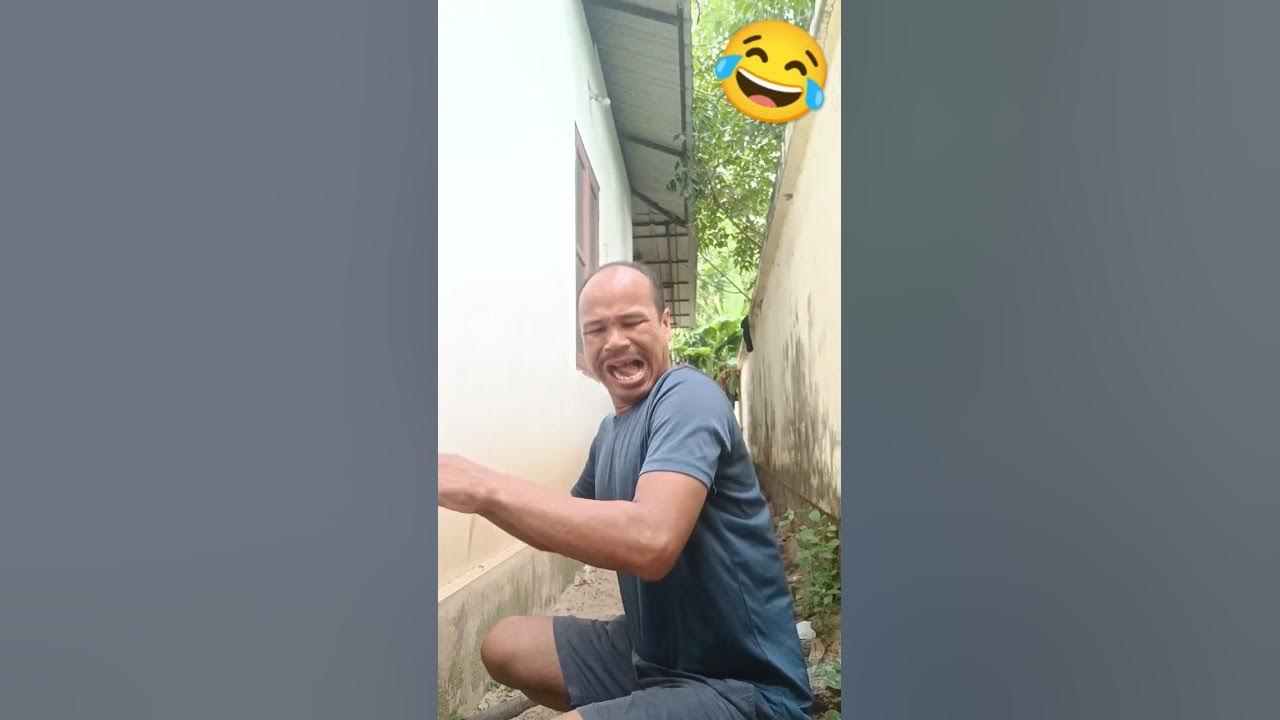 saamp ne pakda to Hans 😂🤕 #funny #comedy #comedyfims YouTube #funnycomedyshort viral - YouTube