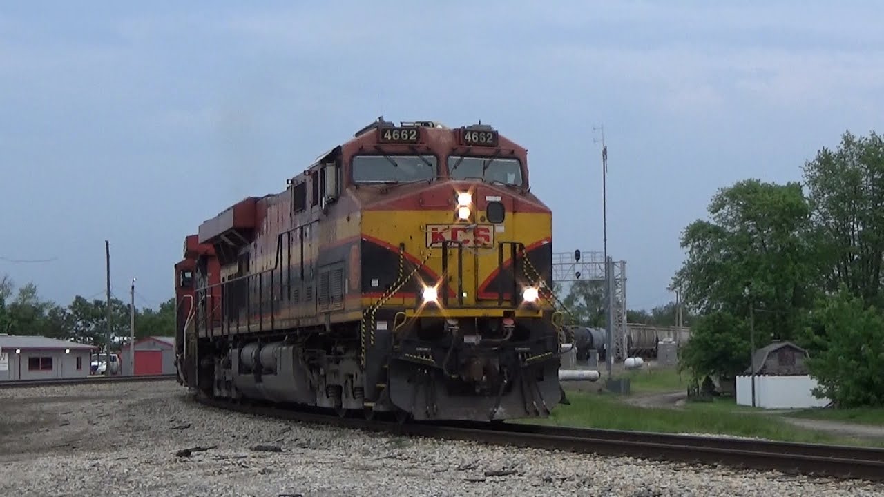 KCSM ES44AC 4662 Leads CN Manifest A431 on 5/19/22 - YouTube