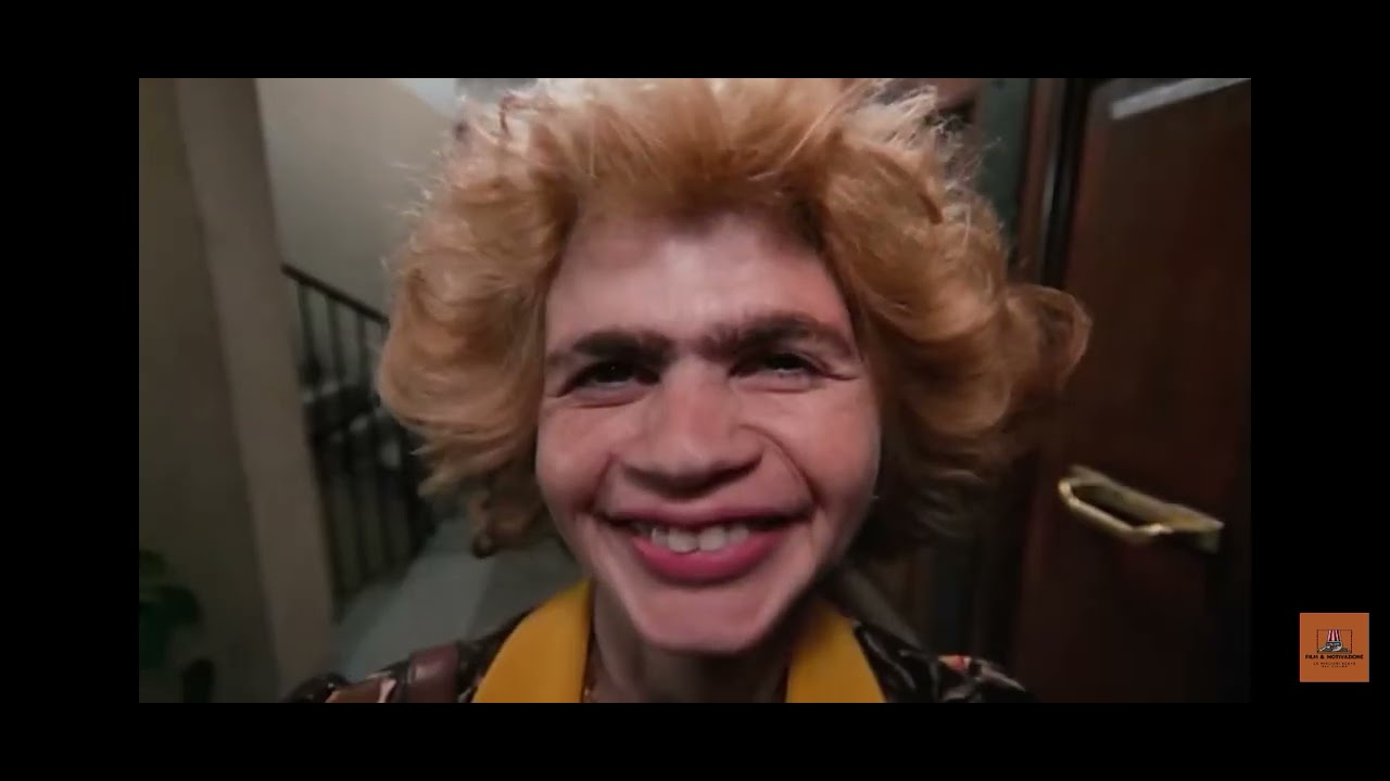 FANTOZZI VA IN PENSIONE SCENA FANTOZZI CHE RIPARA L'ANTENNA E CHE PORTA ...