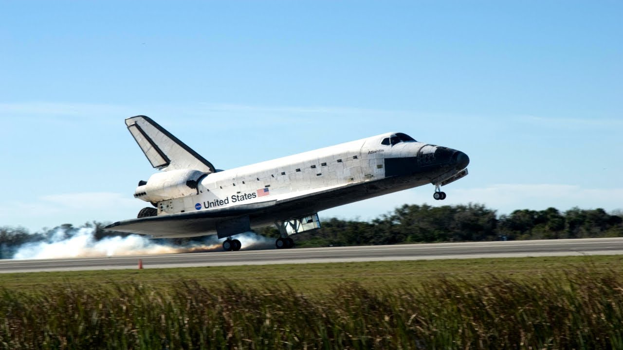 This is How Space Shuttle Landing to Earth - YouTube