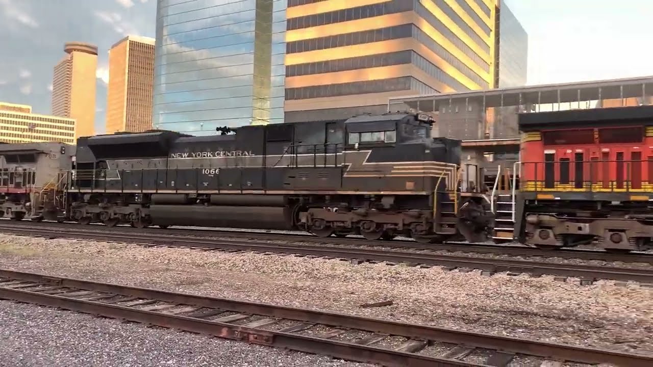 BNSF 4202 leads the ZWSPSBD into KCUS with NS 1066 and a fakebonnet!!!!!!! - YouTube