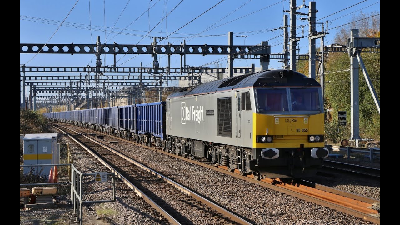 Freight trains at Swindon on 13th November 2024 - YouTube