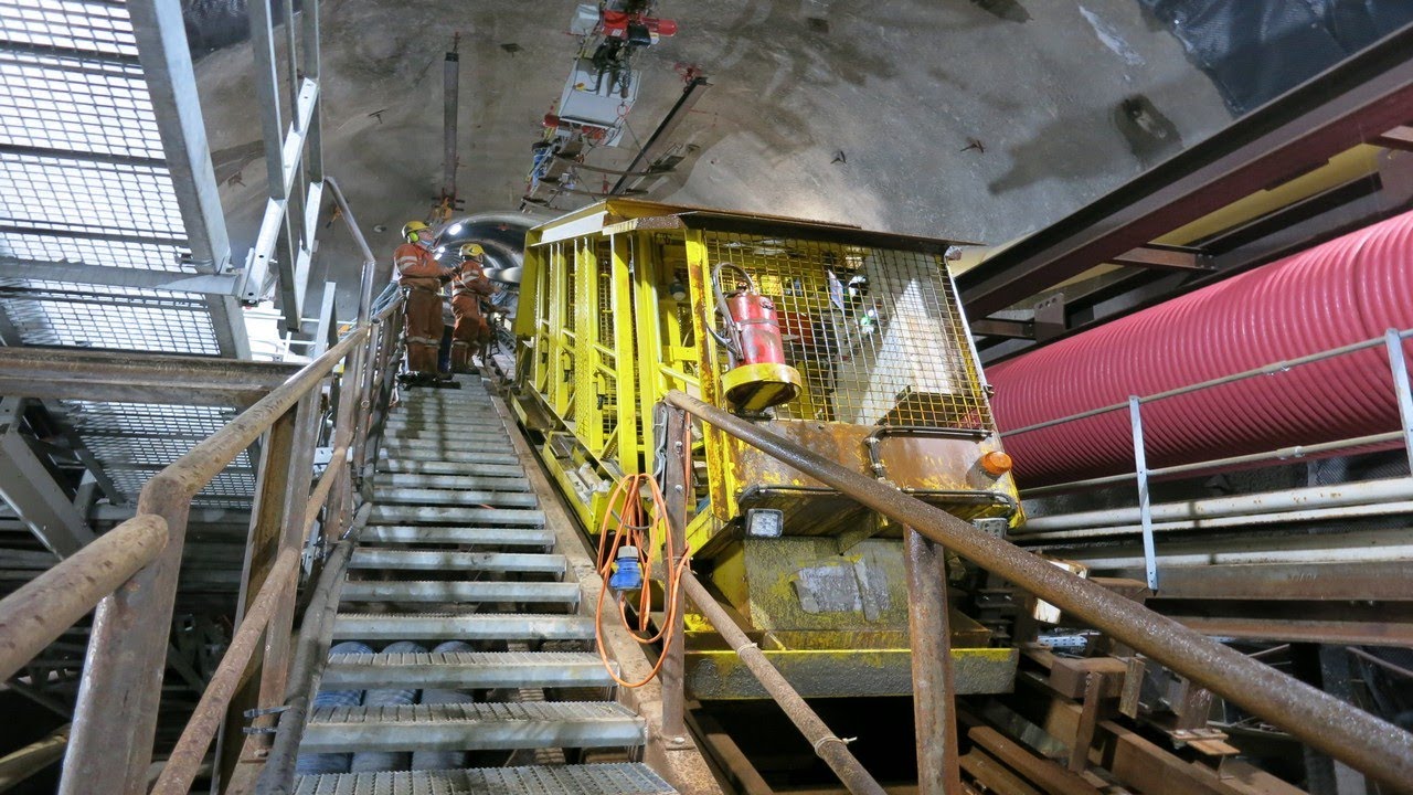 Ritom Wasserkraftwerk Standseilbahn Bergfahrt - funicolare funicular ...
