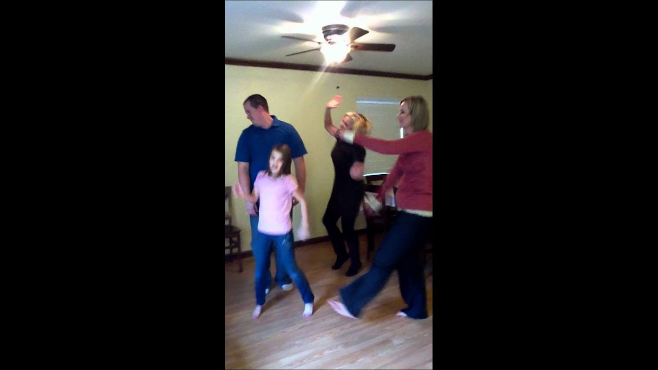 Charlie Brown Christmas Song. Peanuts Christmas Song and Dance - YouTube