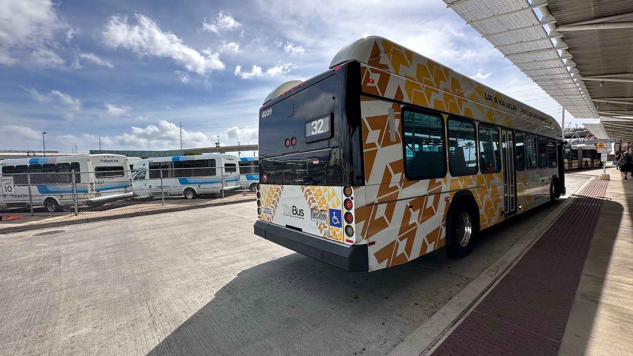 12/8/22: Honolulu TheBus Route 32 Kalihi Transit Center, Bus 4009 (Part ...