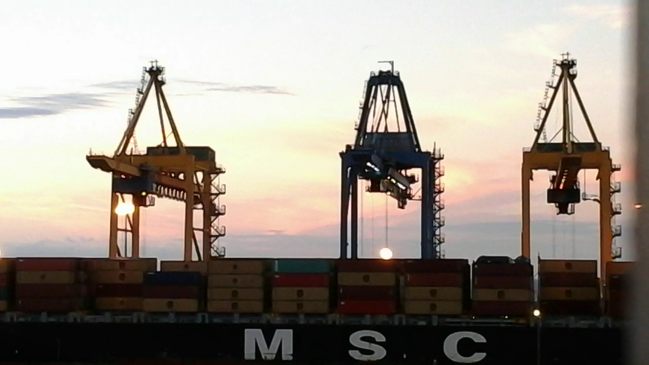 PORT EST RÉUNION,Msc.Fabienne,24 FÉVRIER 2017. - YouTube