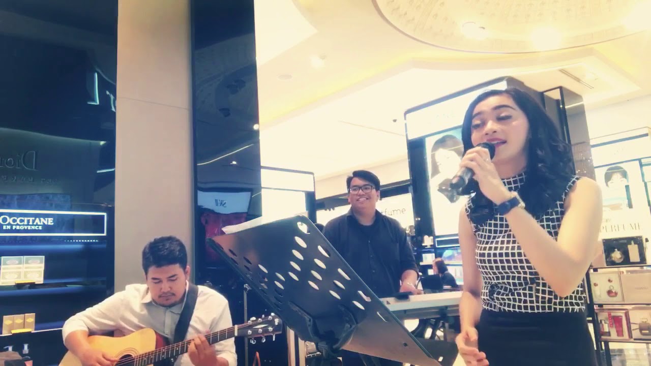 AKAD - ( COVER ) PAYUNG TEDUH - SWEETVIBE - FRISCA,DAVID,DANIEL - YouTube