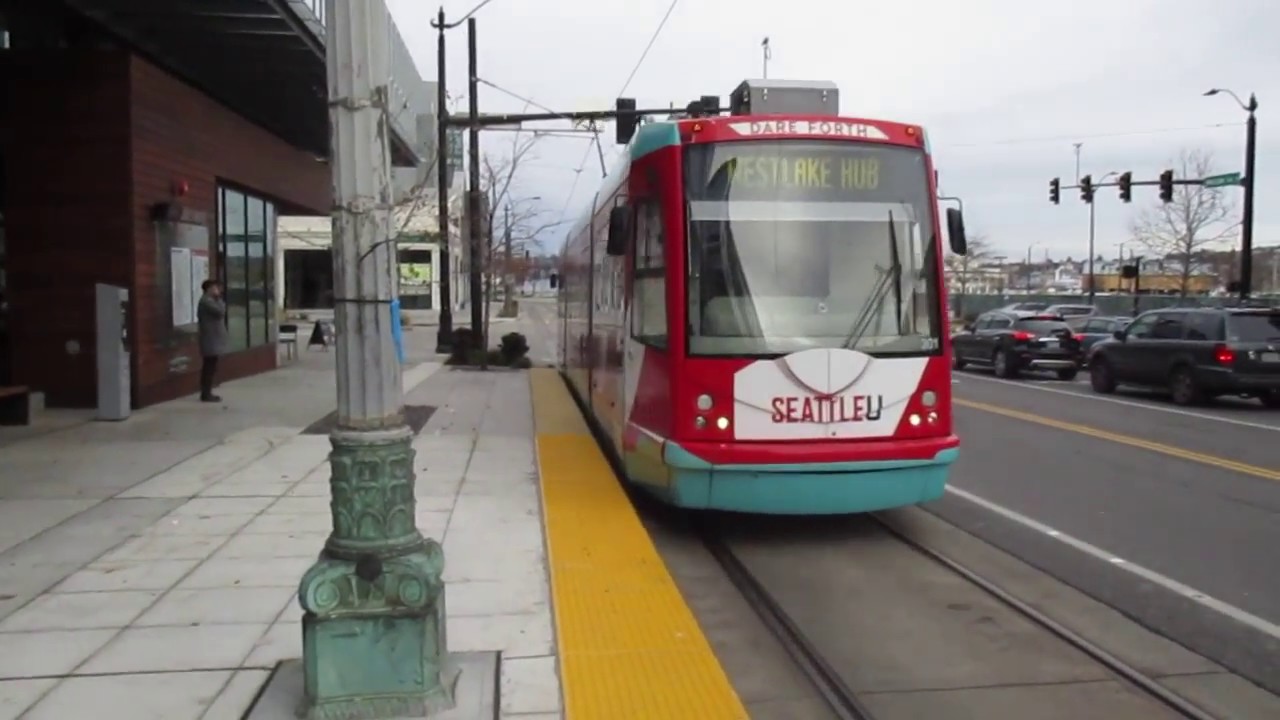 Seattle Streetcar: SLU Streetcar Arriving at Westlake/Mercer - YouTube