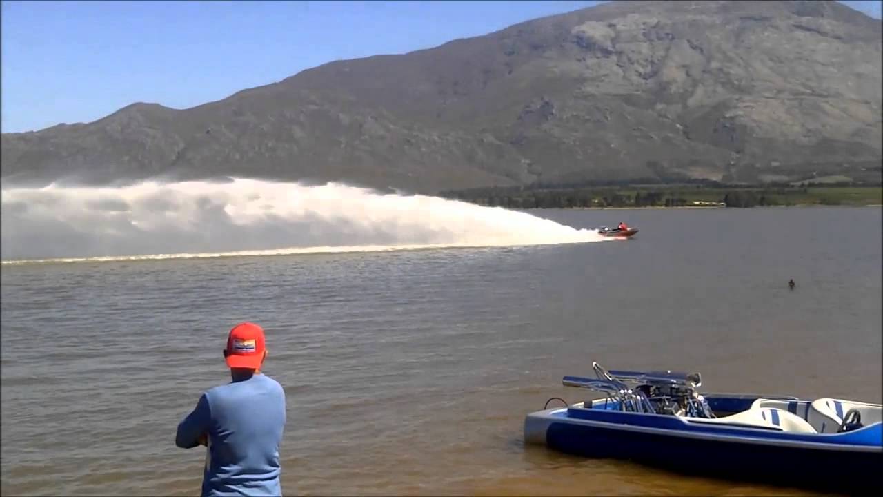 Jet Boat Roosters Saxotrans - YouTube