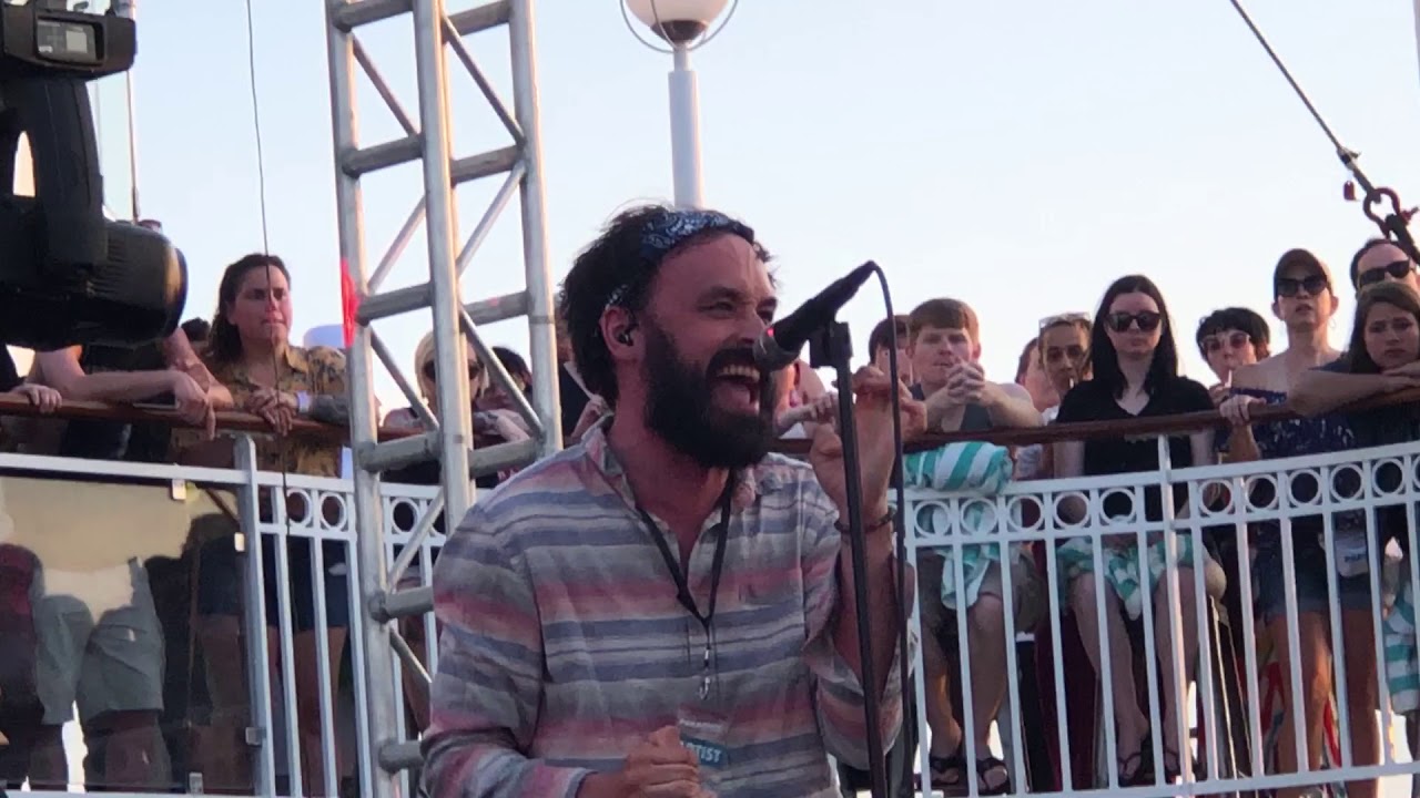 Paramore - No Friend (ft Aaron Weiss) (Parahoy 2018) - YouTube