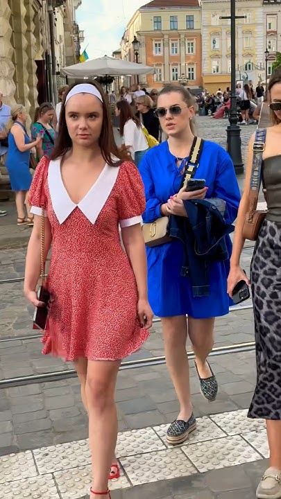 👗 Атласна сукня Львів дівчата центр площа Ринок львівплощаринок