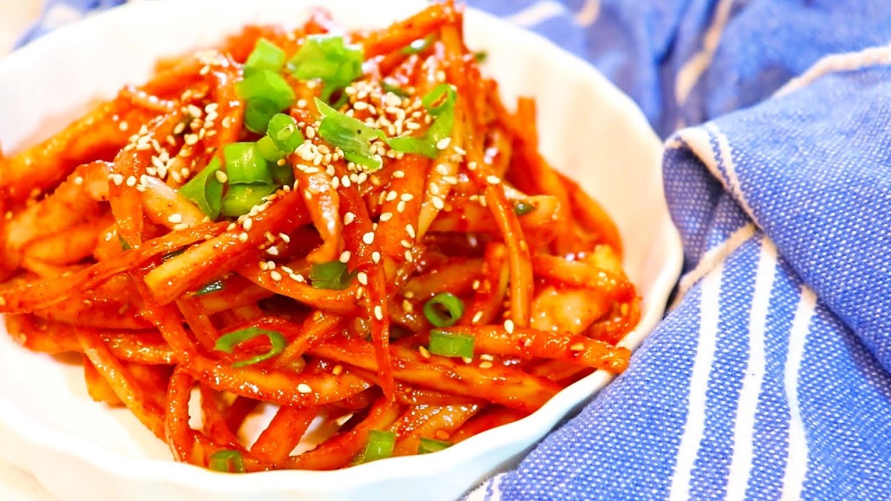 Doraji Muchim (도라지 무침) - Spicy Bellflower Root - YouTube