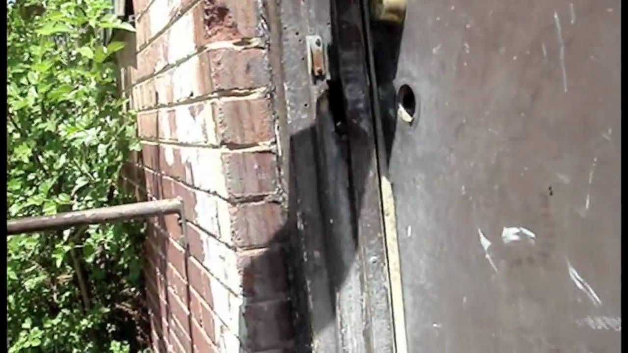 Hyrdra-Rams on Wood Frame Doors - YouTube
