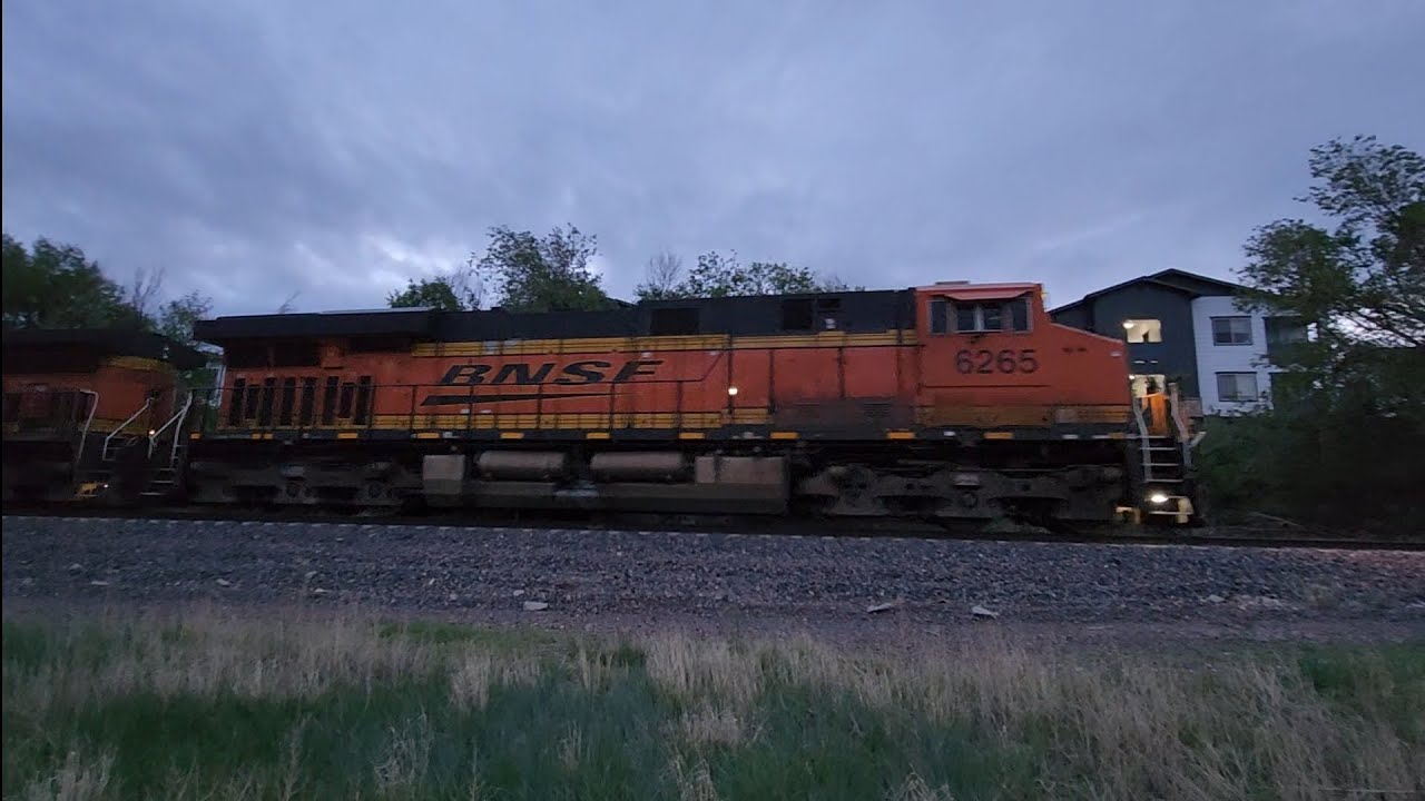 BNSF 6265 Leads the very slow 2-Mile long H-KCKDEN1-03A With a 1st Gen K5HL and 2 DP Units - YouTube