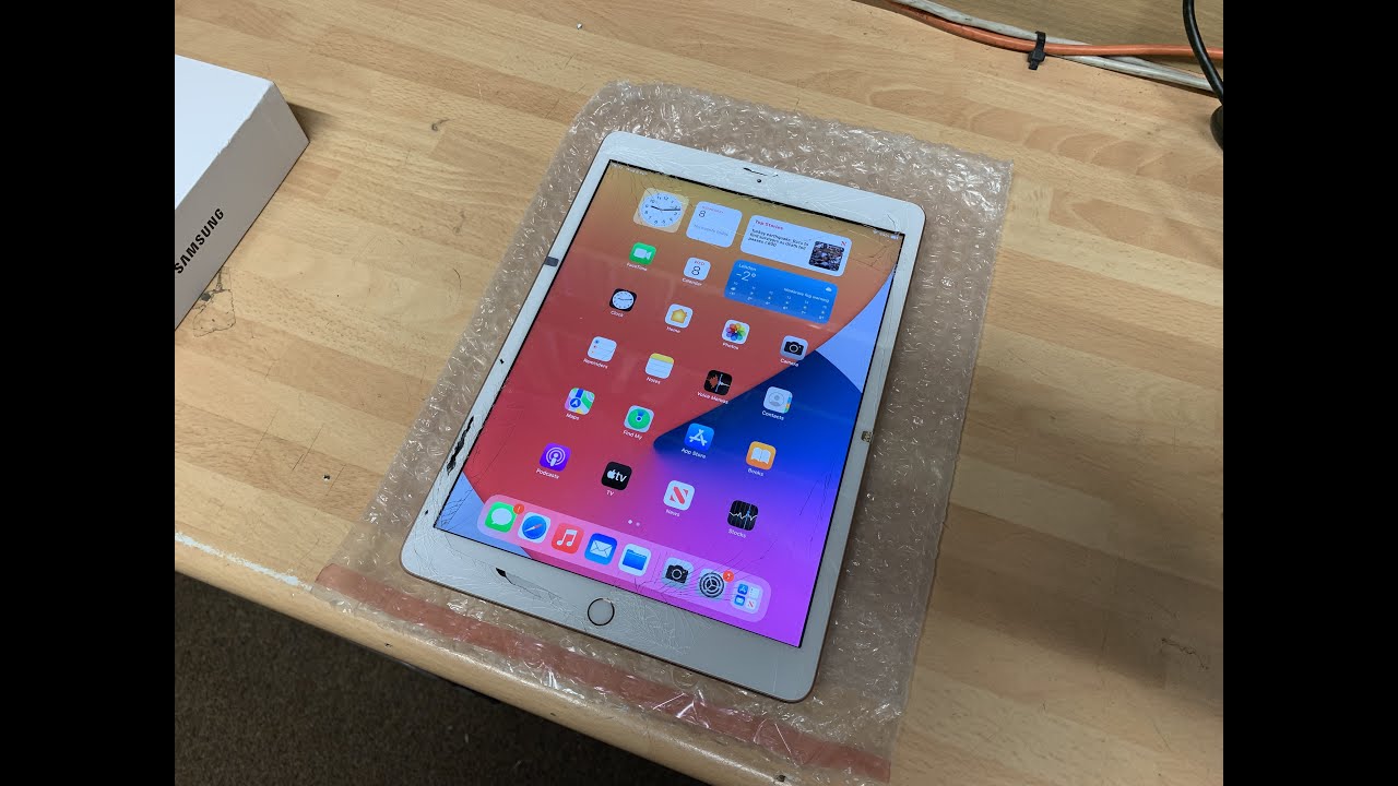 Apple iPad 7th Gen Smashed Digitizer Replacement - YouTube