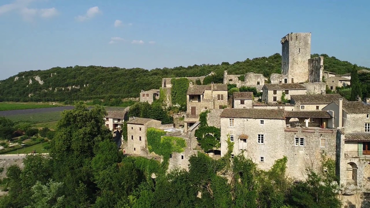 Montclus vu du ciel - Gard - YouTube