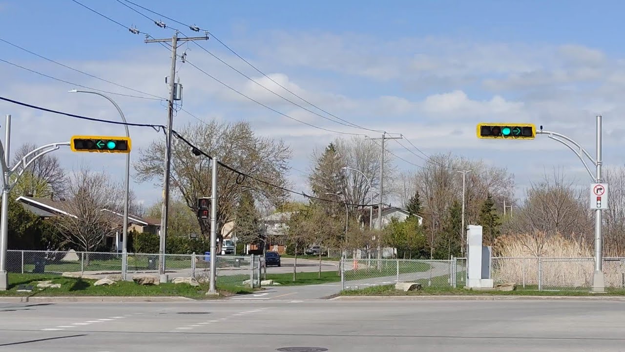Traffic Signal Phasing at Boulevard Lapiniére at Ave Malo in Brossard ...
