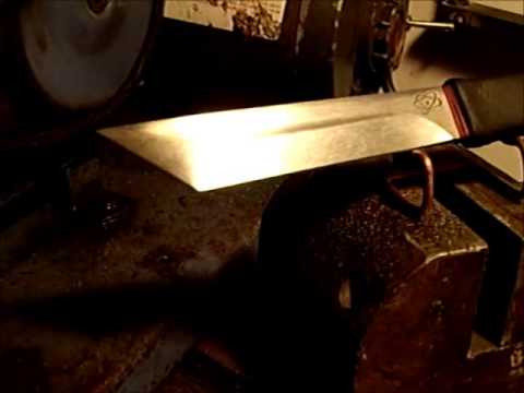 Quenching titanium alloy knives: Mad Science Forge - YouTube