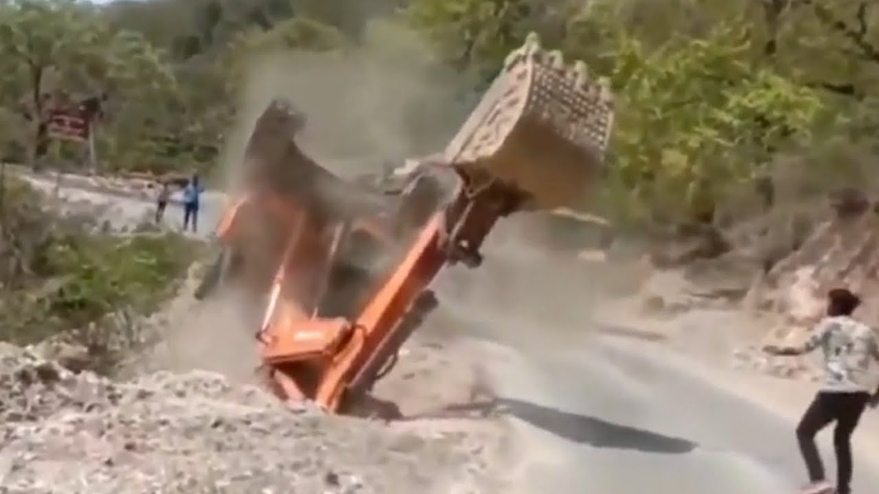 Epic Excavator Fails!! Fatal Excavator Accident At Work To Be Carefully ...