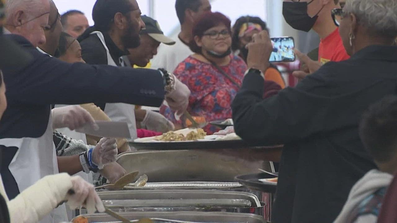 Super Feast provides free Thanksgiving meals for thousands of Houston ...