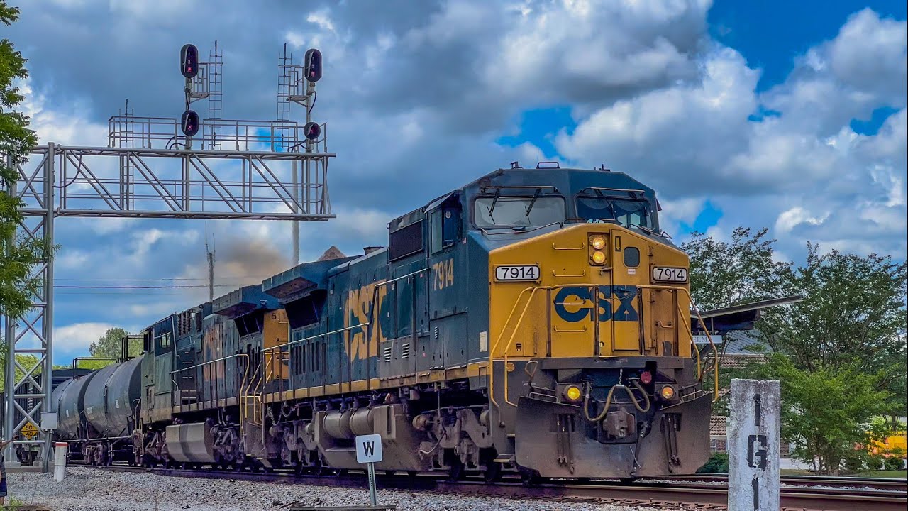 CSX C40-8W 7914 Leads L607 Through Selma, NC - YouTube