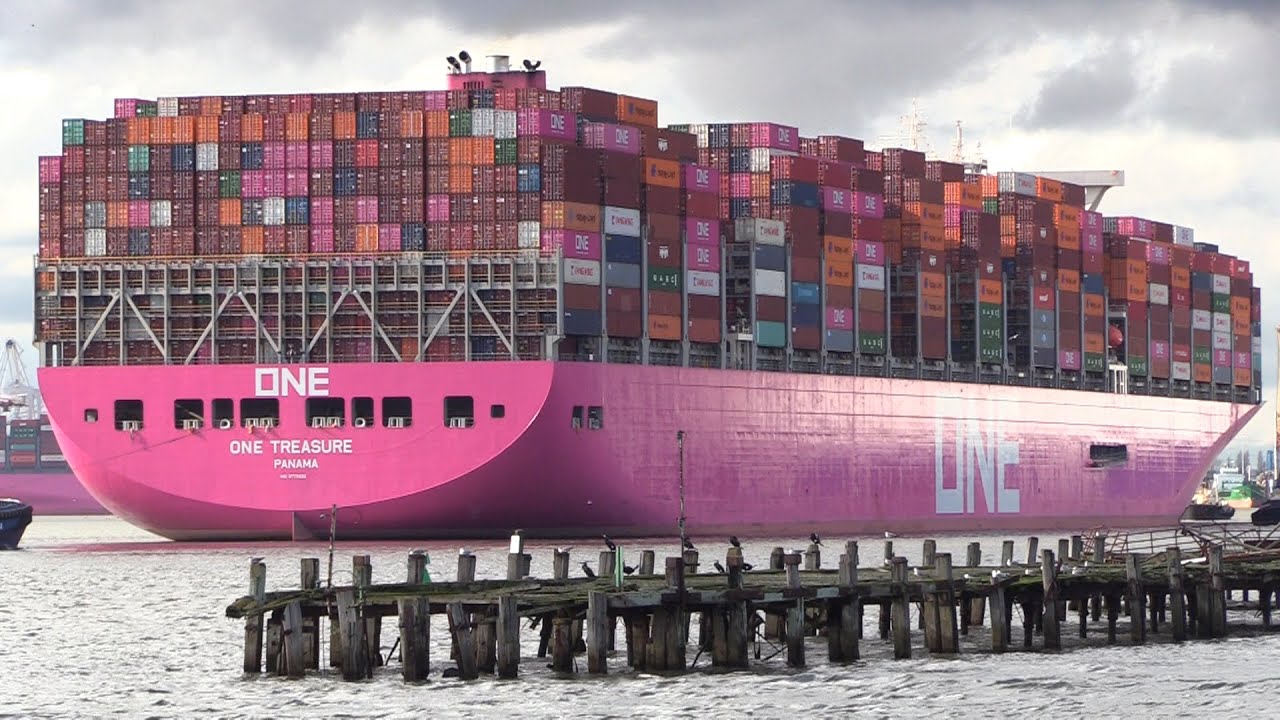 ONE TREASURE ARRIVING & MEETS ONE INTELLIGENCE IN SOUTHAMPTON DOCKS 02 ...