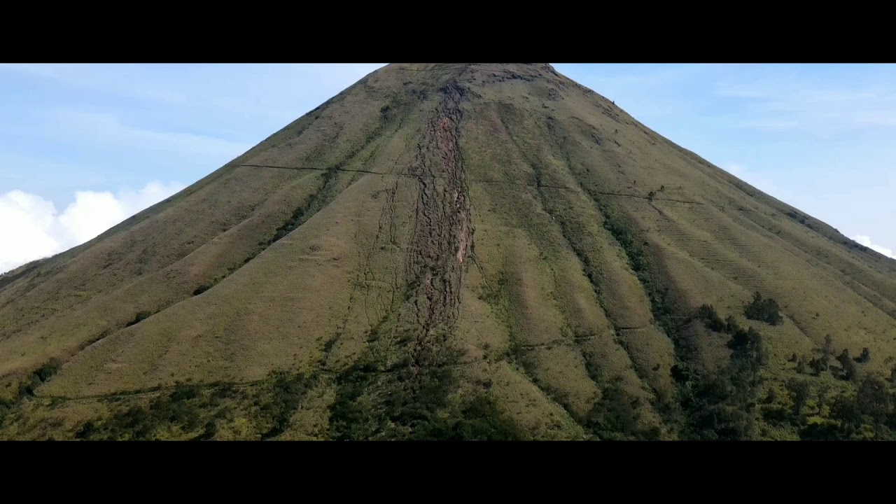 Drone Aerial Photography - Gunung Penanggungan, Jawa Timur - YouTube