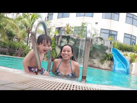 Fun Swimming at Rooftop Hotel Singapore | Berenang Bareng Anak