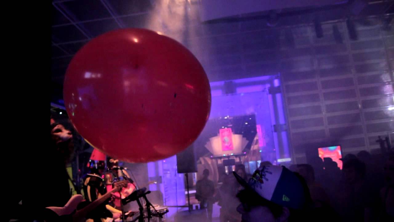 AcksonL's Big Red Balloon Fail at Apop 2014 - YouTube
