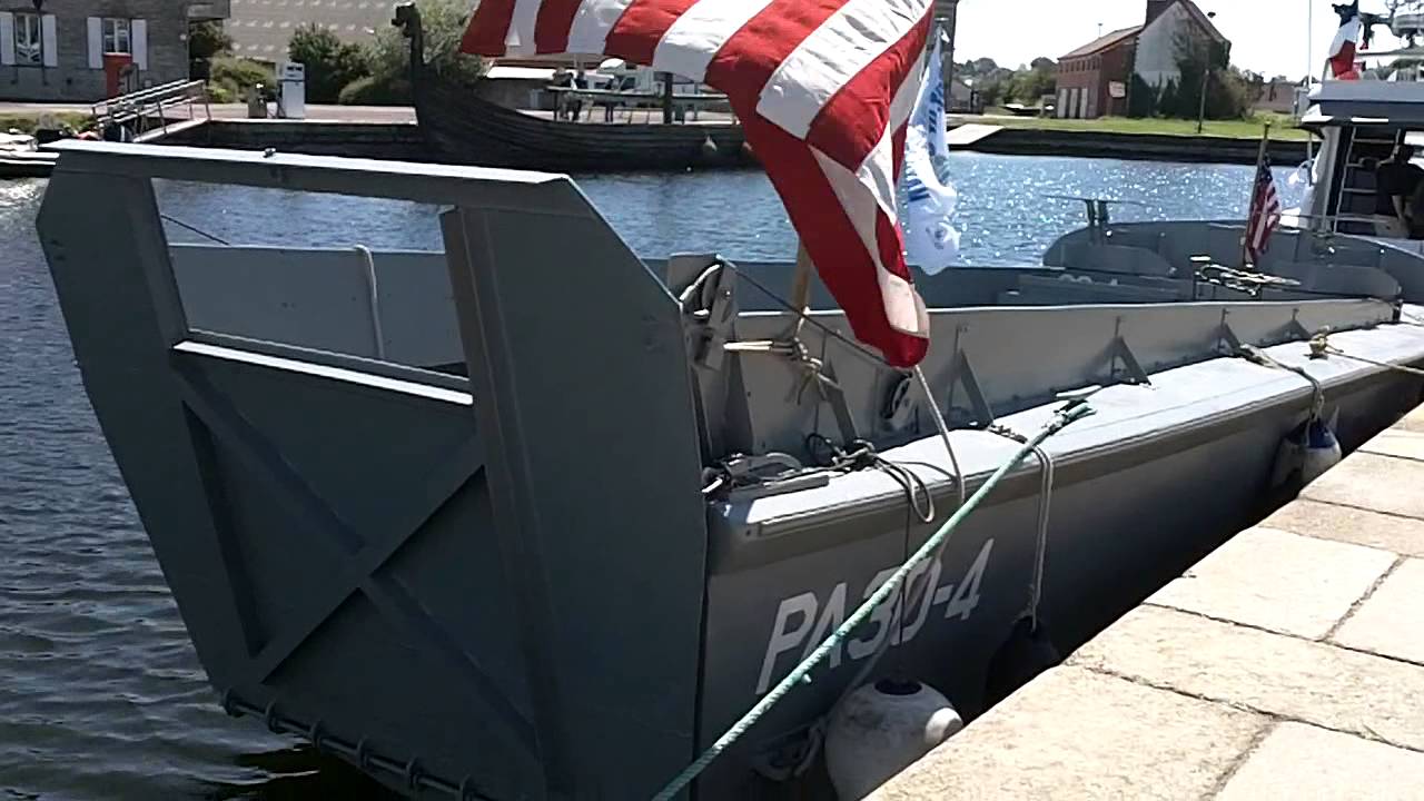Barge du débarquement D-Day @ Carentan le 6 juin 2014 / 1944 WWII - YouTube