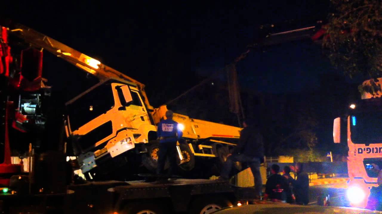 משאית משאבת בטון שהתרוממה באוויר - Concrete pump fail - YouTube