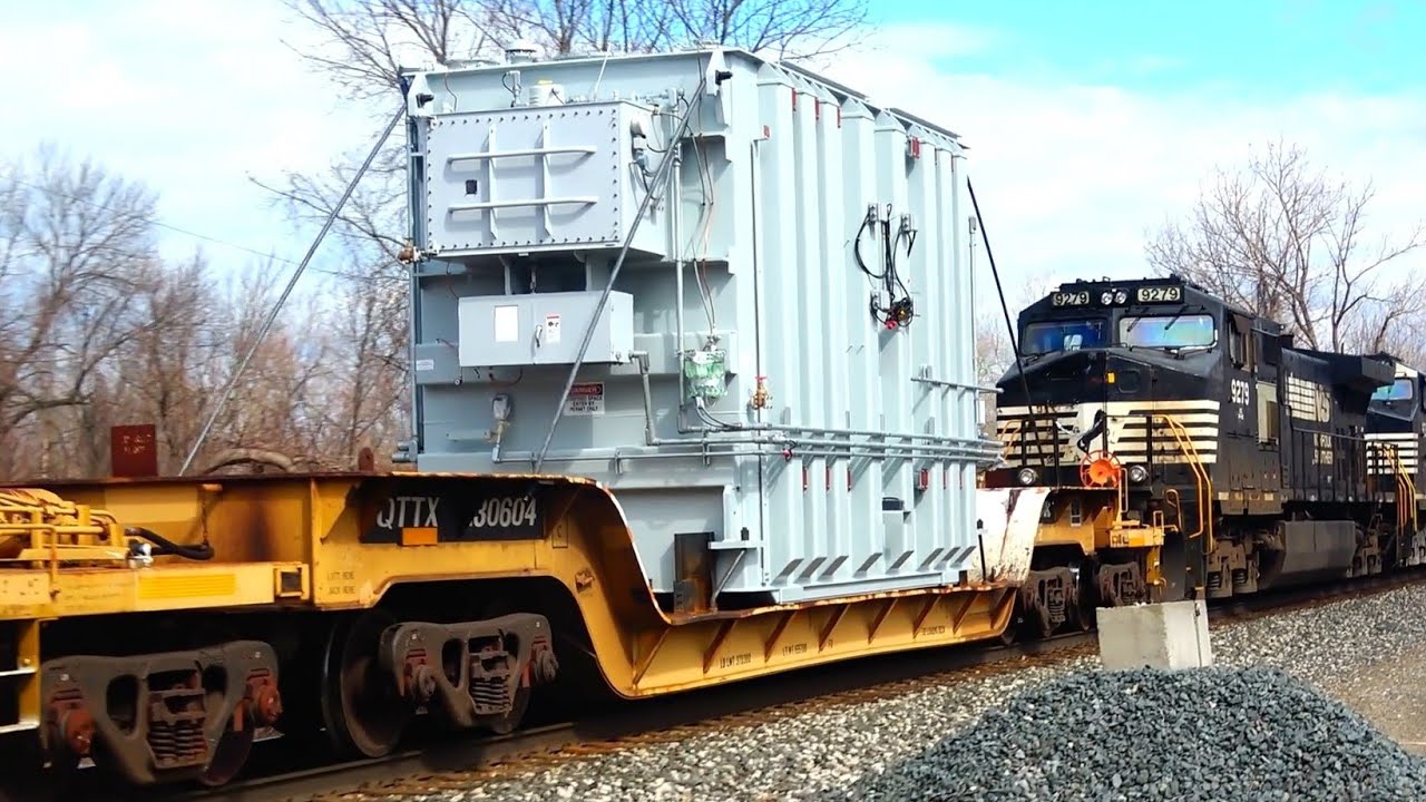 NS Train Hauling Huge Transformer High and Wide - YouTube