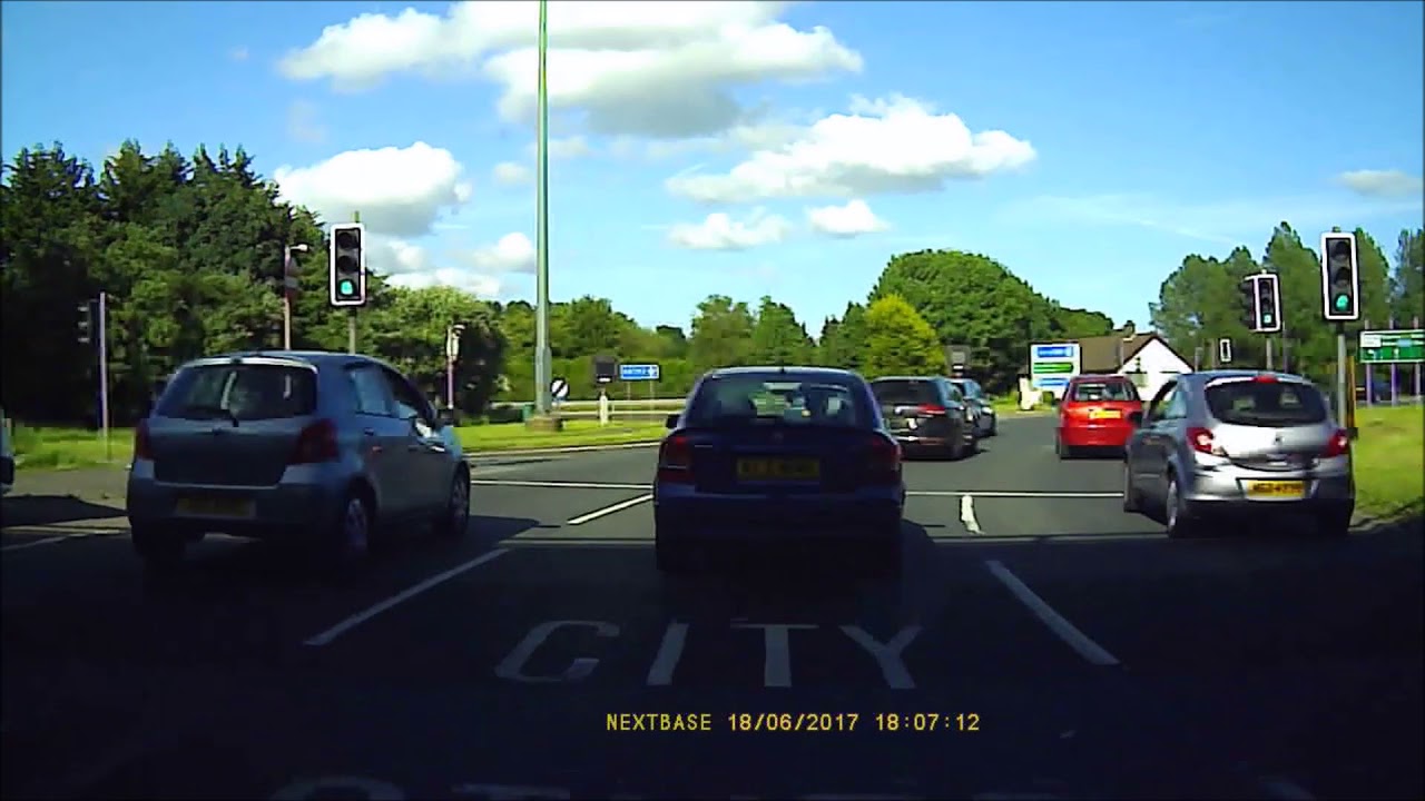 Idiot at Sandyknowes roundabout - YouTube