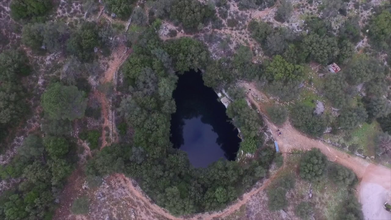 ΠΕΤΑΜΕ ΠΑΝΩ ΑΠΟ ΤΗΝ ΛΙΜΝΗ ΜΕΛΙΣΣΑΝΗ ΚΑΙ ΤΗΝ ΛΙΜΝΗ ΤΟΥ ΚΑΡΑΒΟΜΥΛΟΥ - YouTube