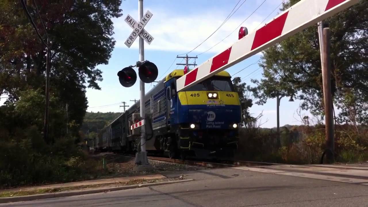LIRR: train 6506 to oyster bay with de 405 at the lead at oyster bay ...