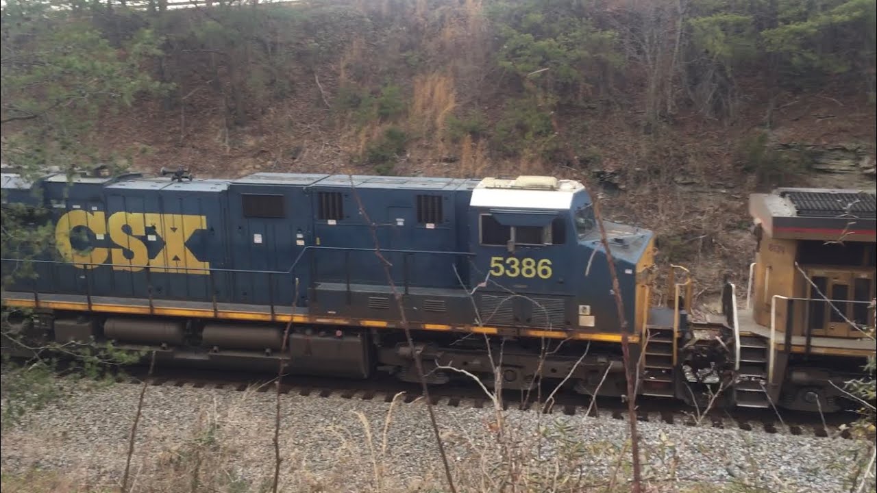 UP leads CSX autorack - YouTube