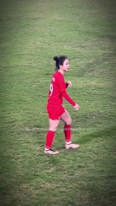 chị xinh quá #football #bongda #soccer #tranthiduyen #phongphuhanam - YouTube