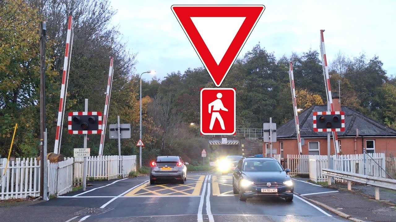 Raigmore Level Crossing in Inverness - YouTube