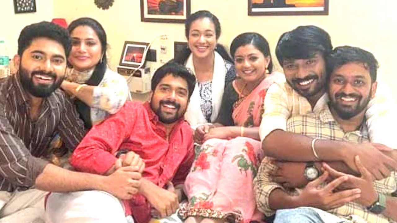 ரிச் லுக்கில் மீனா முத்துவை பாருங்க | siragadikka aasai serial meena ...